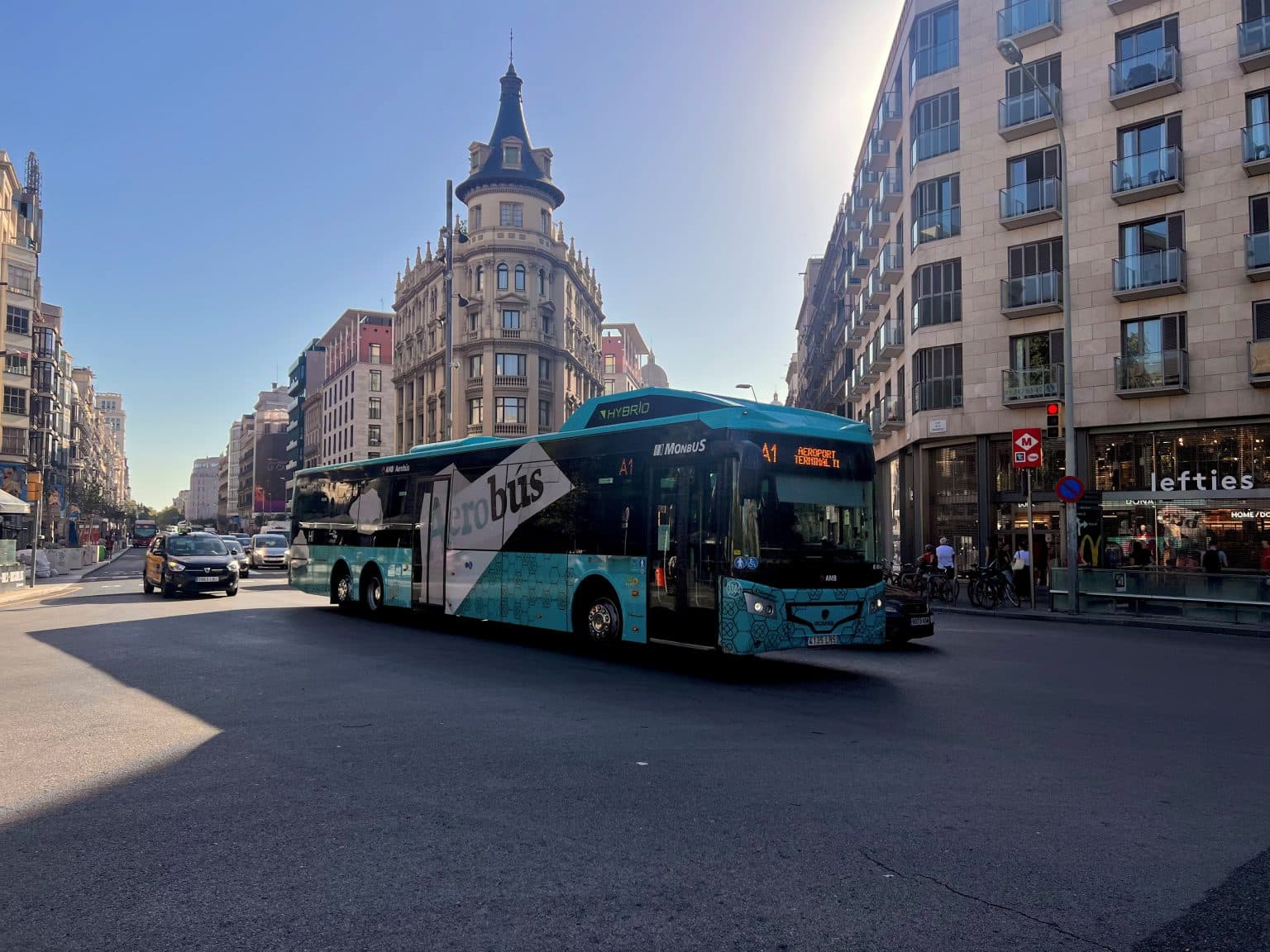 All the information about lines, schedules and stops of the Aerobús ...